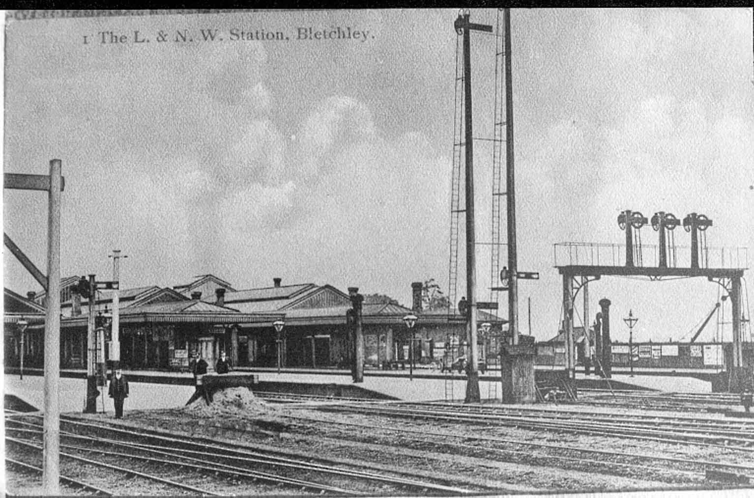 L&NW Railway Station, Bletchley (south end) - Living Archive