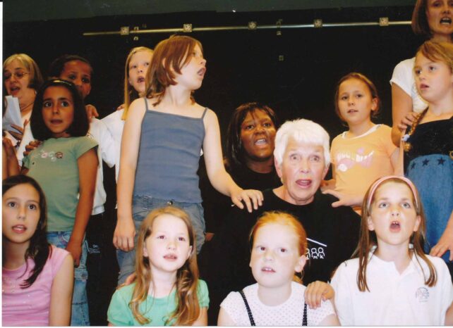 Children singing with theatre practitioners - Living Archive