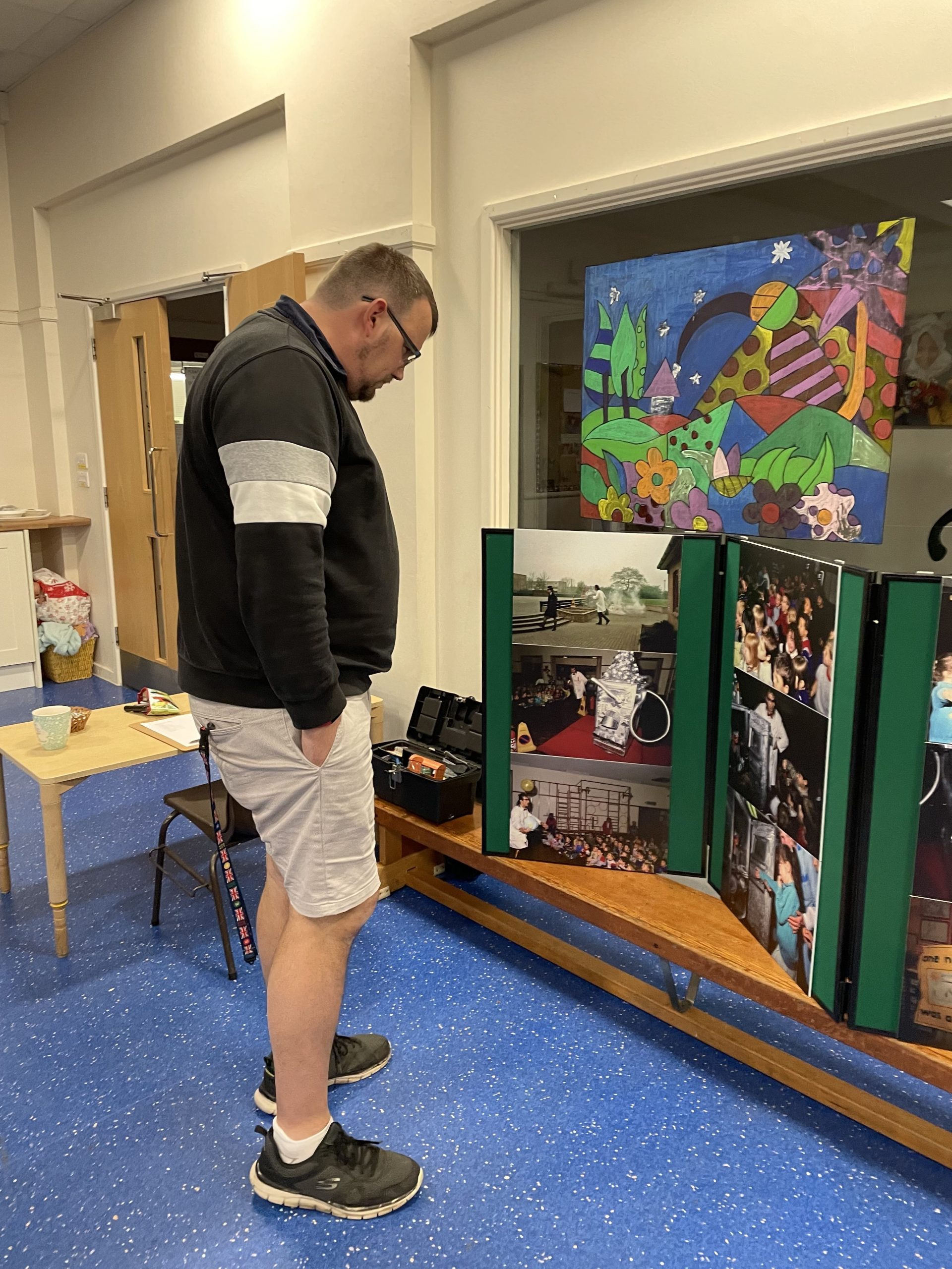 Fishermead resident views Educating Zerena exhibition at Willows School ...