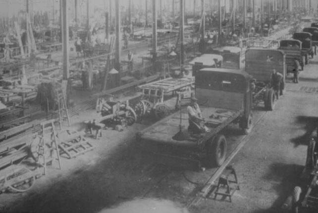 Building trucks in Wolverton Works - Living Archive
