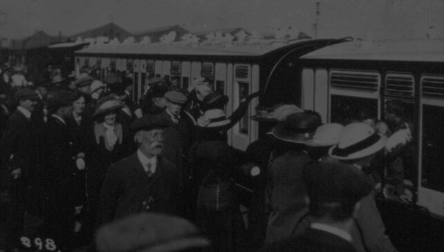 Viewing the Ambulance train 1915 - Living Archive