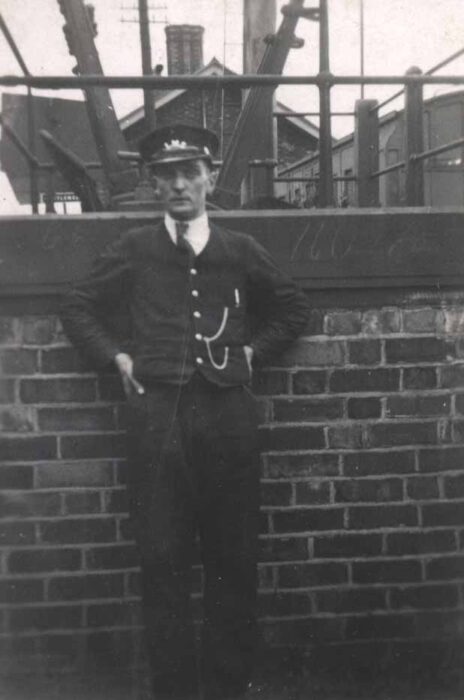 Ron Webb in front of signal frame on end of Newport Platform - Living ...