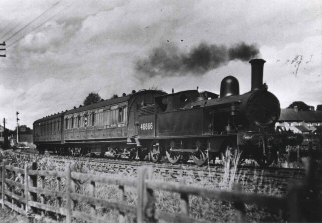 "Dunstable Dasher" No 46666 passing Wing Crossing 1949 - Living Archive