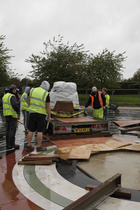 Centrepiece arrives on trailer - Living Archive